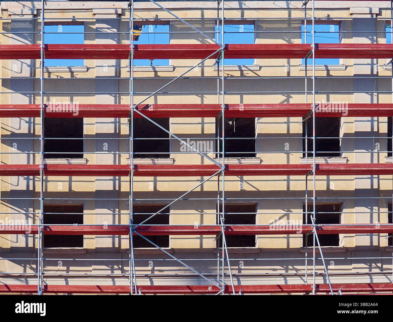 Modern building crane scaffolding hi-res stock photography and images ...