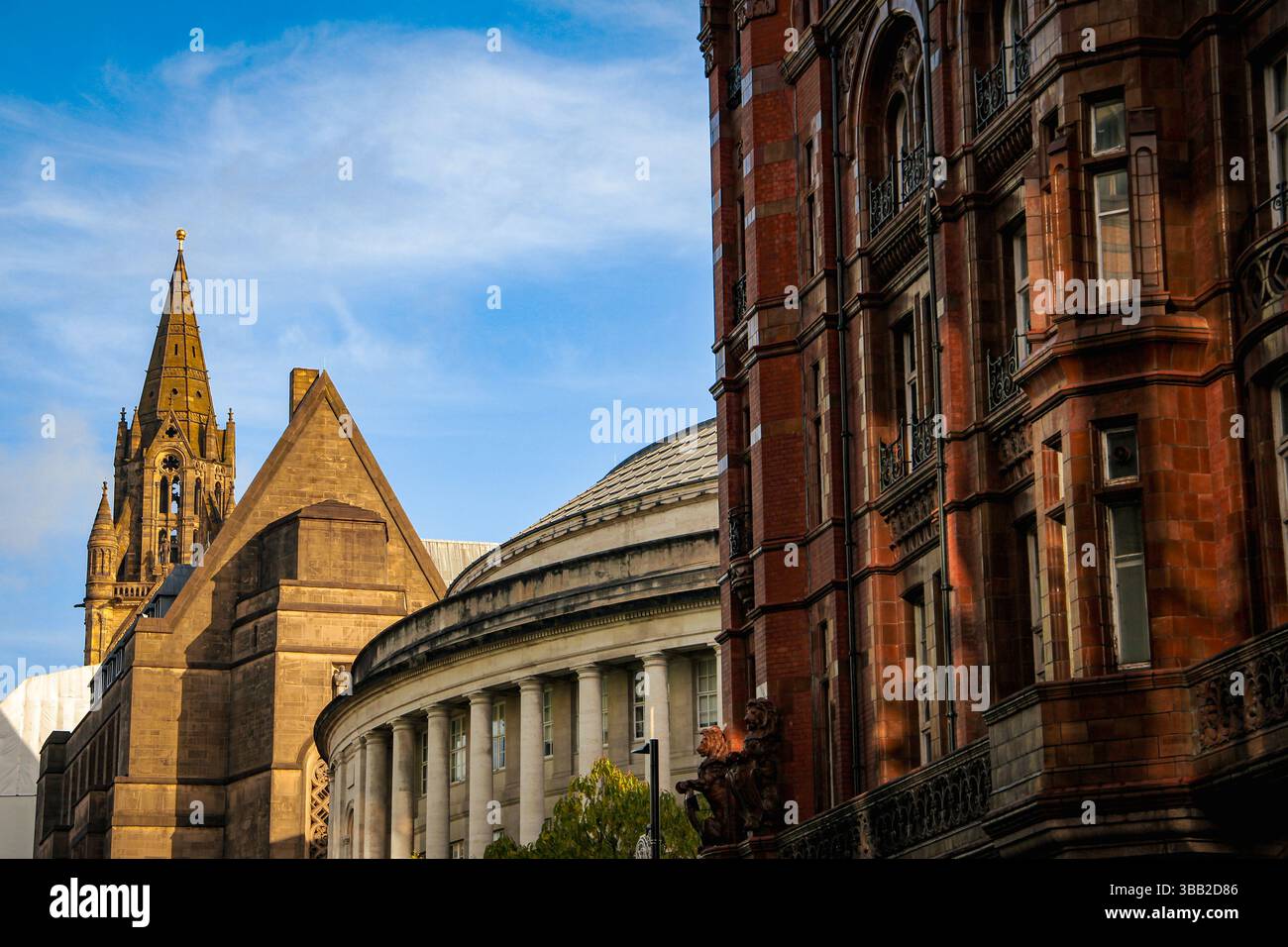 Majestic curve of the Central Library's dome captured beside Manchester ...