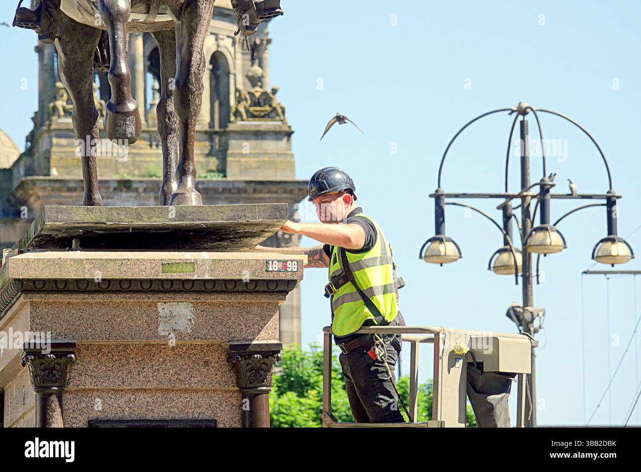 Glasgow, Scotland, UK. 14th May, 2025. Prince albert statue hoisted ...