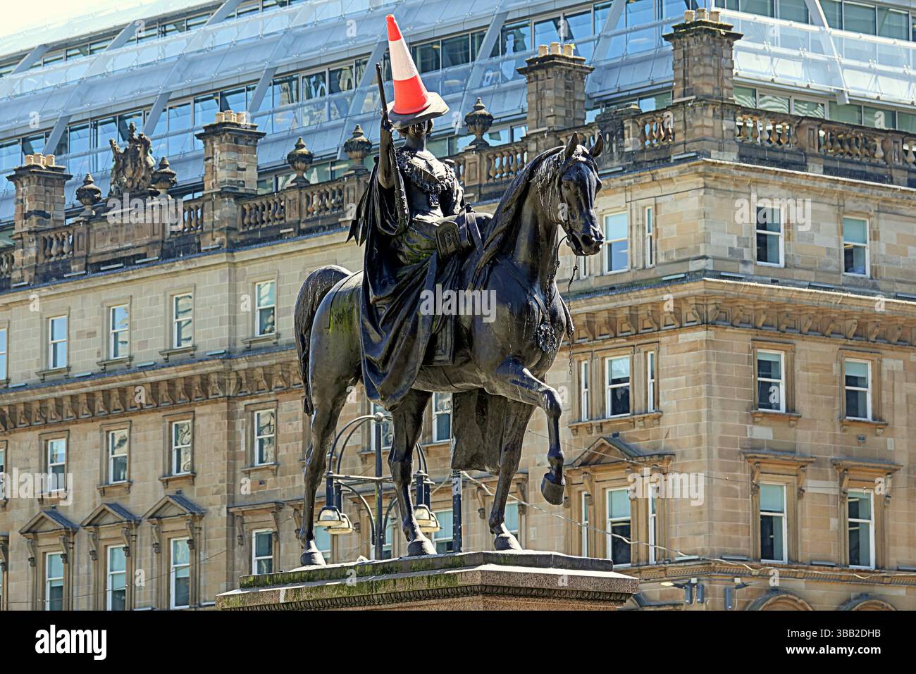 Glasgow, Scotland, UK. 14th May, 2025. Prince albert statue hoisted ...