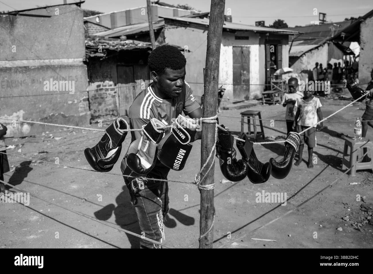 Boxing in Katanga, Kampala, Uganda, Africa Stock Photo - Alamy