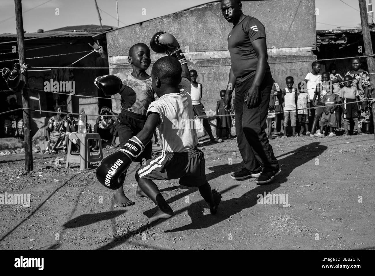 Boxing in Katanga, Kampala, Uganda, Africa Stock Photo - Alamy