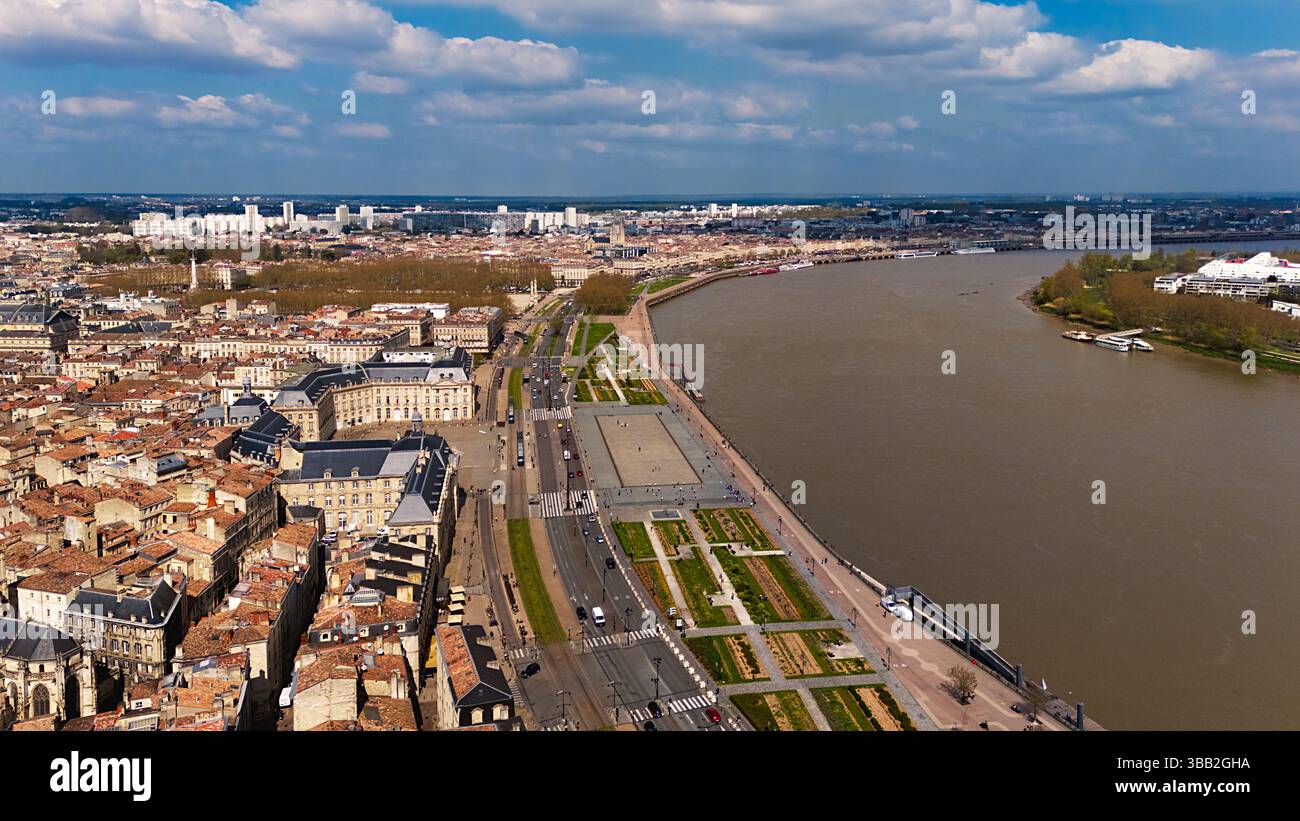 drone-photo-of-bordeaux-waterfront-along-the-garonne-river-with
