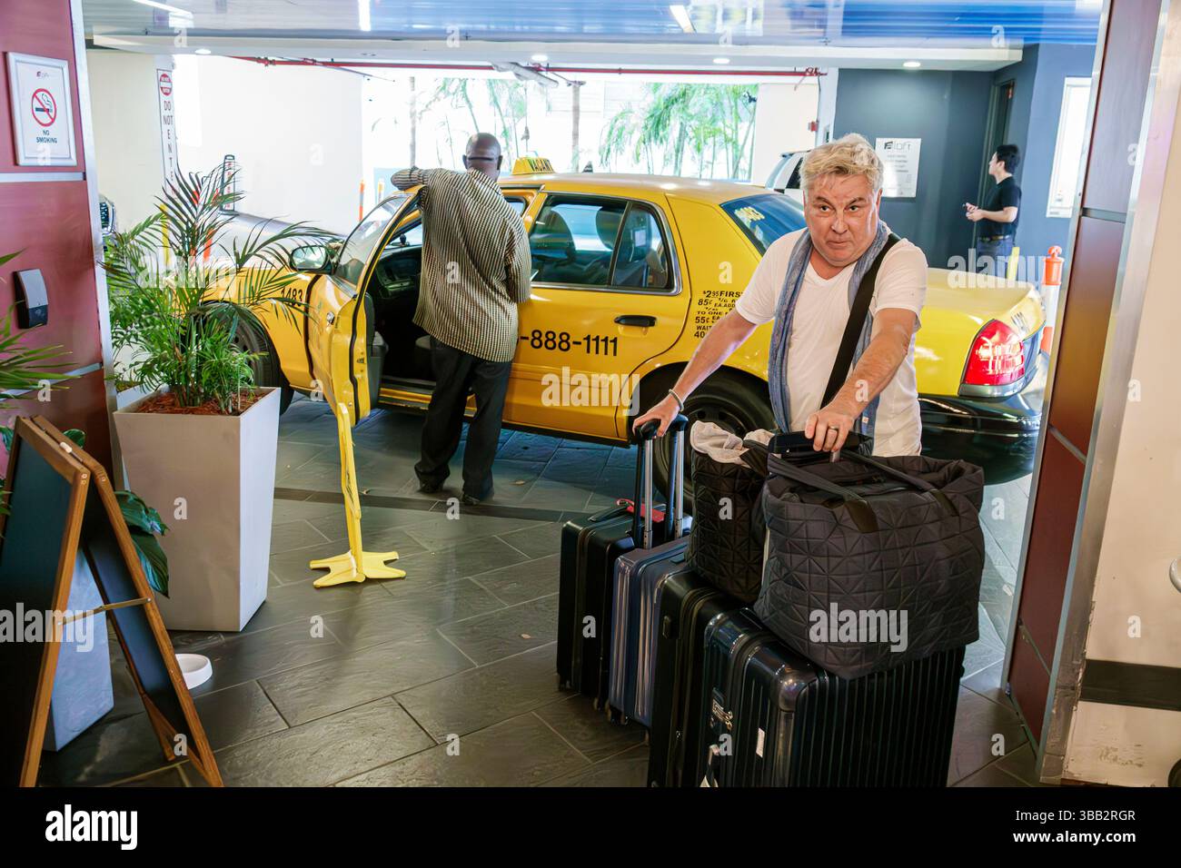 Entrance valet station hi-res stock photography and images - Alamy