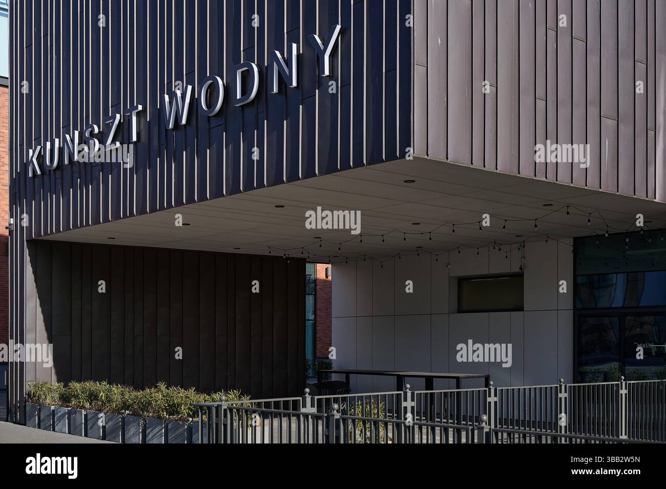 Side view of Kunszt Wodny building in Gdańsk with vertical facade ...