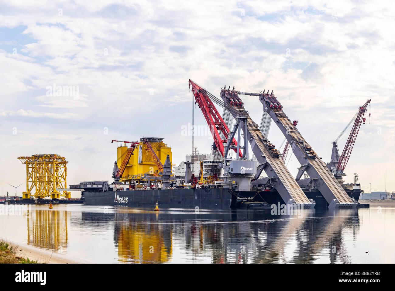 Pioneering Spirit. Arbeitsschiff des schweizerischen Offshore ...