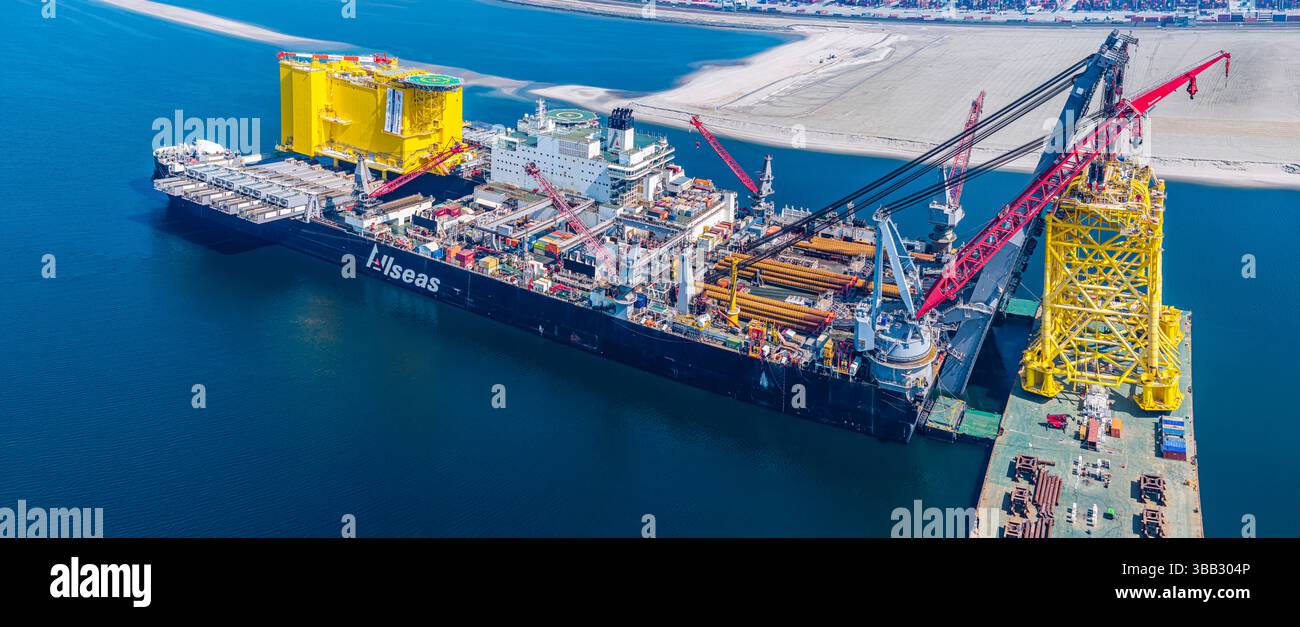 Pioneering Spirit. Arbeitsschiff des schweizerischen Offshore ...