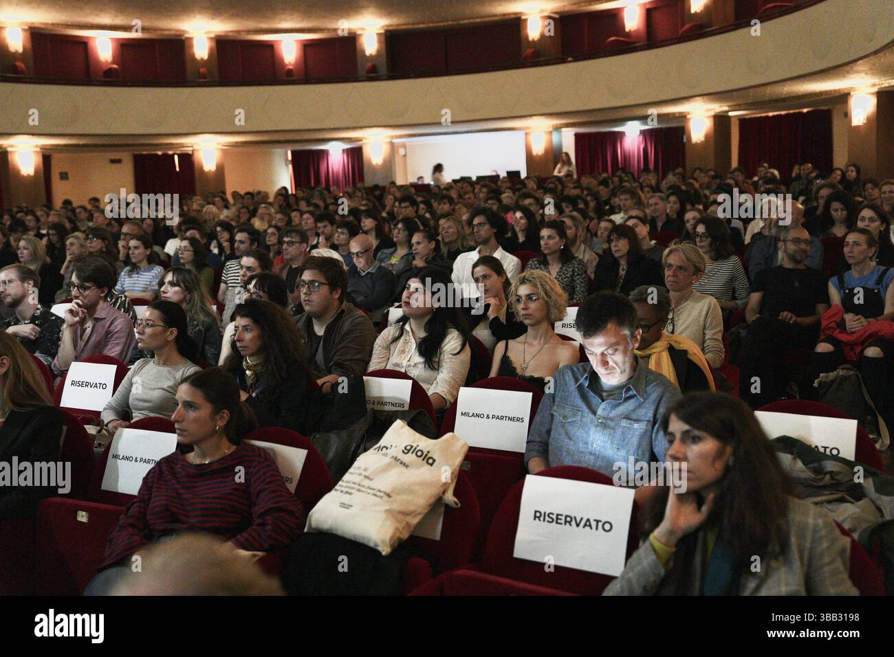 Milan, Teatro Lirico Giorgio Gaber Public lesson with the artist Jeff ...