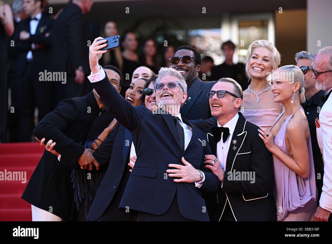 (left to right) Greg Tarzan Davis, Angela Bassett, Tom Cruise ...