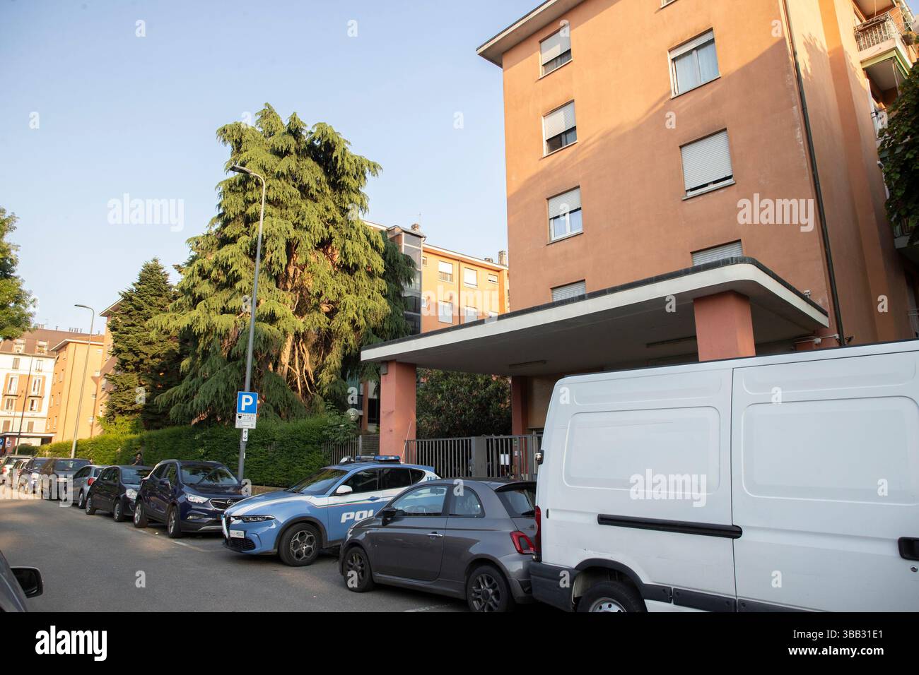 Via Gandino 10 palazzina dove abita con la mamma il ragazzo di 15 anni ...