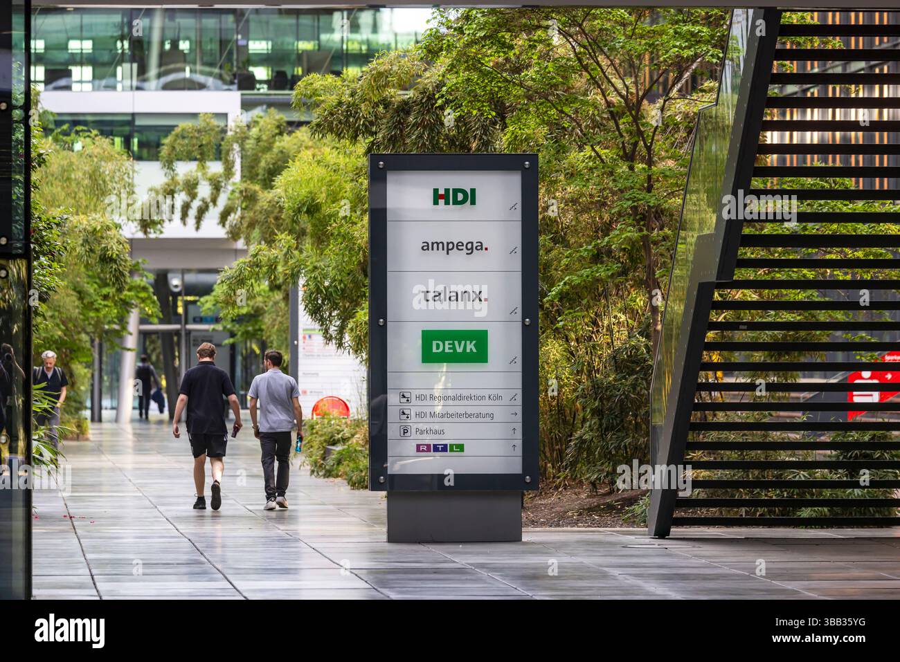 Bürogebäude HDI, ampega, Talanx, DEVK, RTL. Stadtansicht von Köln ...