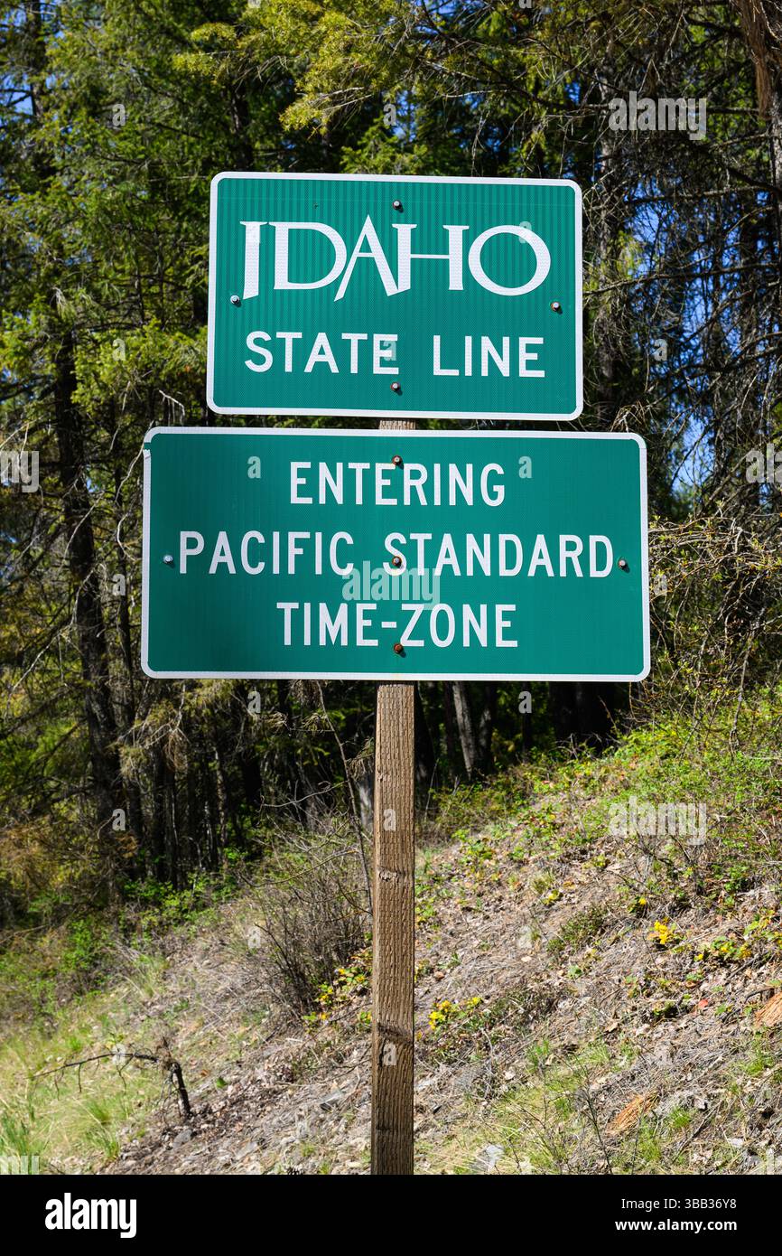 Road sign at Idaho State Line with Entering Pacific Time Zone ...