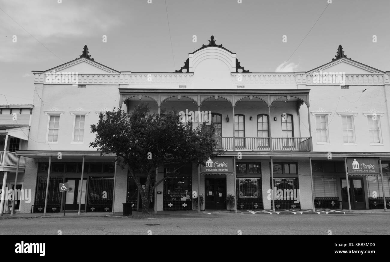 Businesses on the historic square in Canton, Mississippi Stock Photo ...