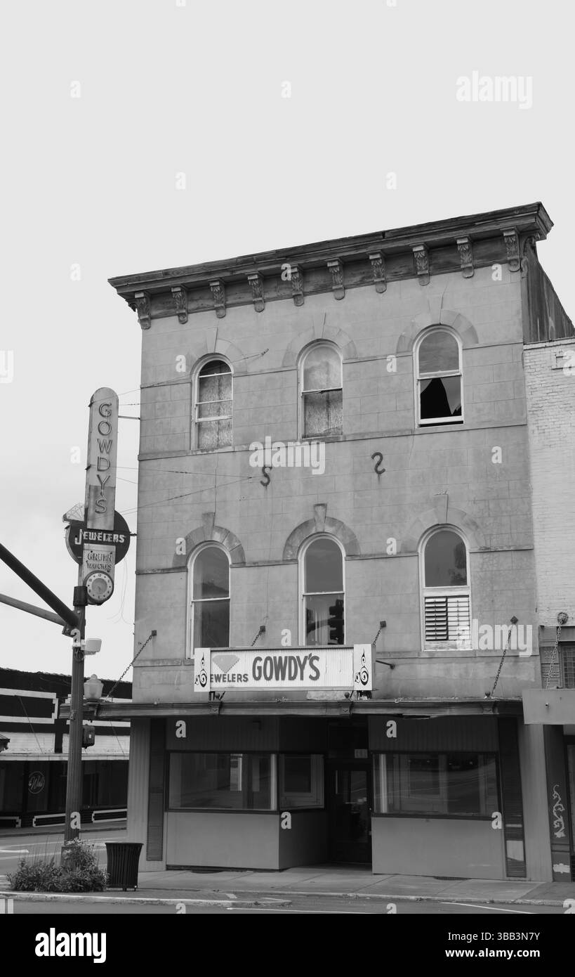 Businesses on the historic square in Canton, Mississippi Stock Photo ...