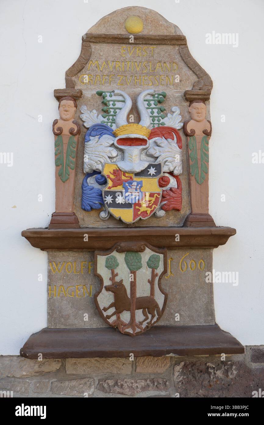 Wolfhagen, mittelalterliche Stadt in Hessen, Wappen am Alten Rathaus ...