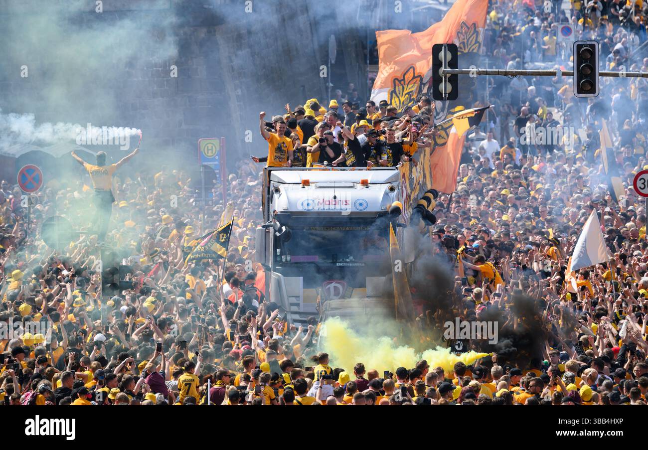 11 May 2025, Saxony, Dresden: Soccer: 3rd league, promotion SGDynamo ...
