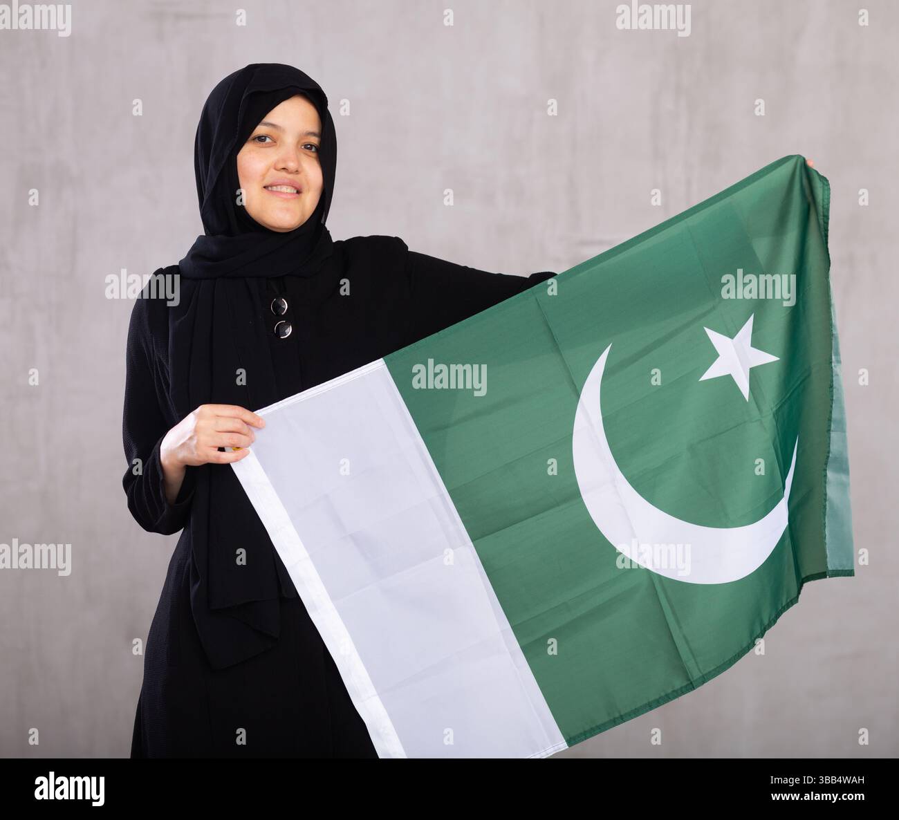 Young woman in hijab posing with Pakistan flag Stock Photo - Alamy