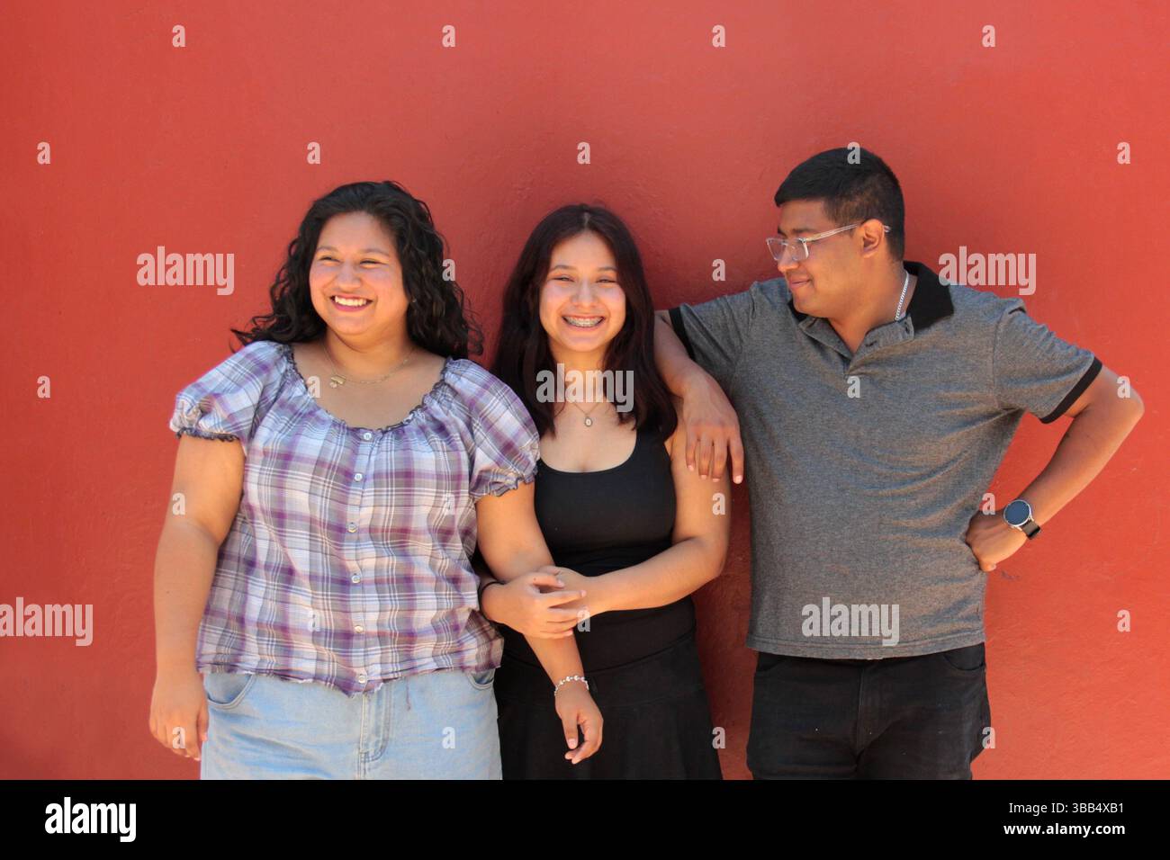 Two Latina sisters and a dark-skinned brother spend quality time ...