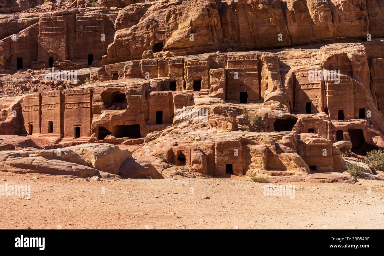 Double pylon tombs hi-res stock photography and images - Alamy