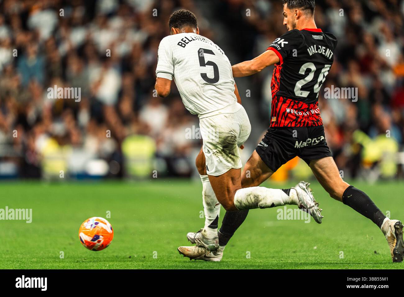 Jude Bellingham of Real Madrid CF and Martin Valjent of RCD Mallorca ...