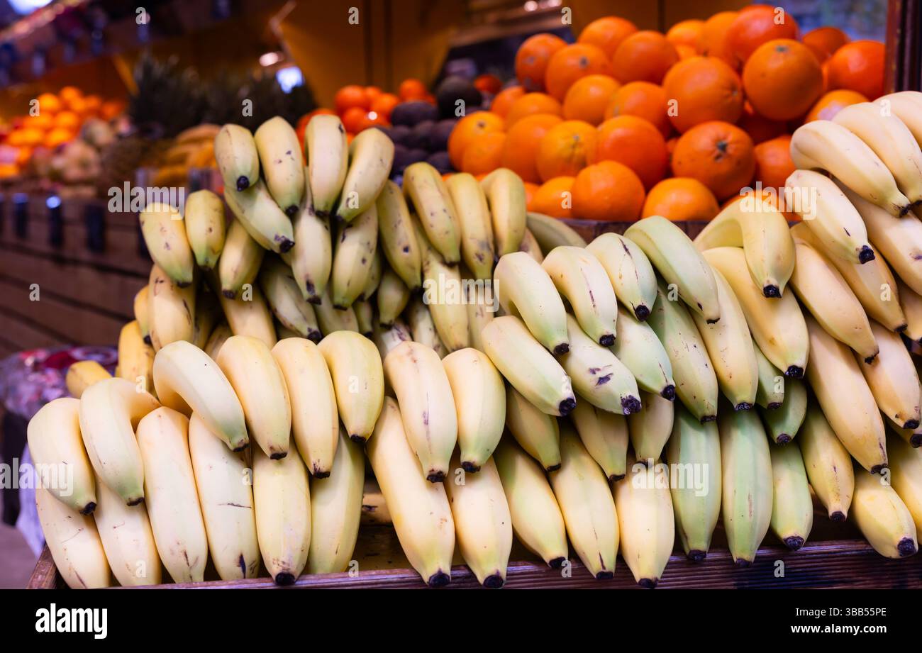 Stand of bananas in greengrocery Stock Photo - Alamy