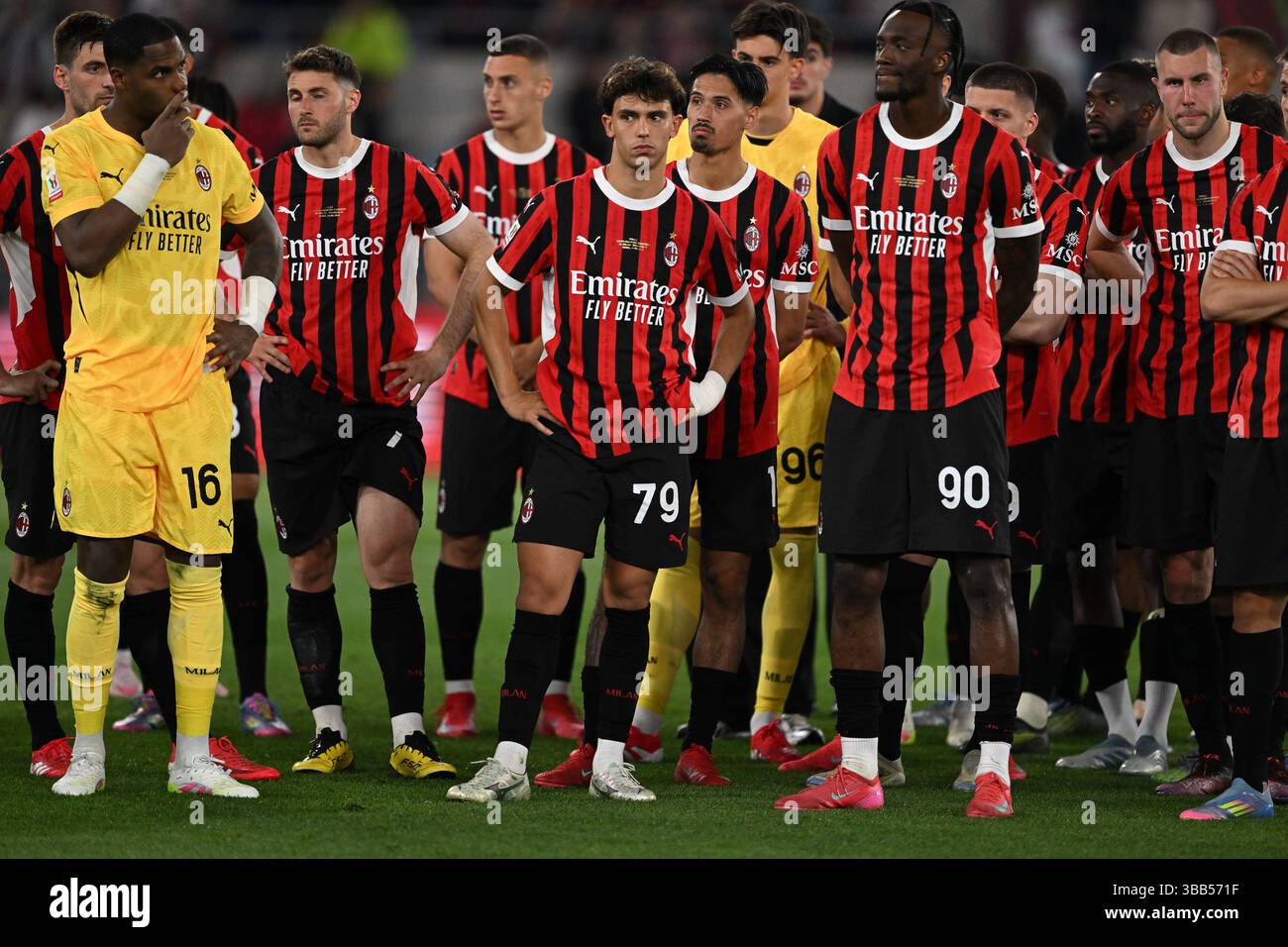 AC Milan players disappointed after lose the Coppa Italia Final ...