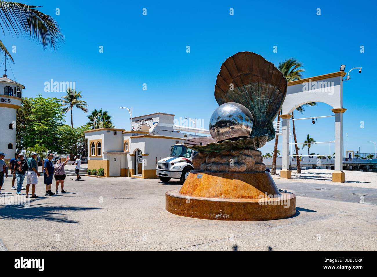 Pearl artwork hi-res stock photography and images - Alamy