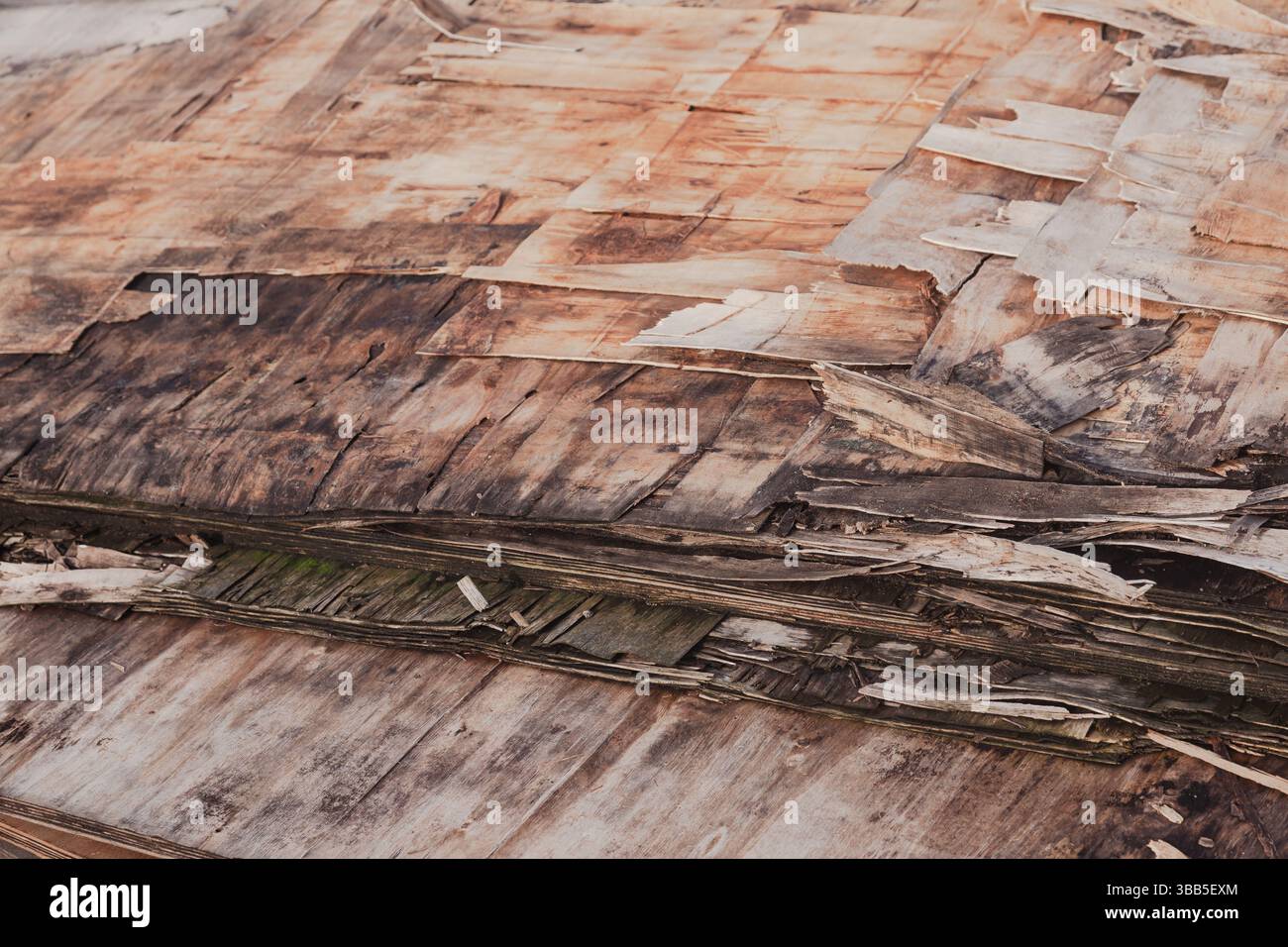 Plywood damage hi-res stock photography and images - Alamy
