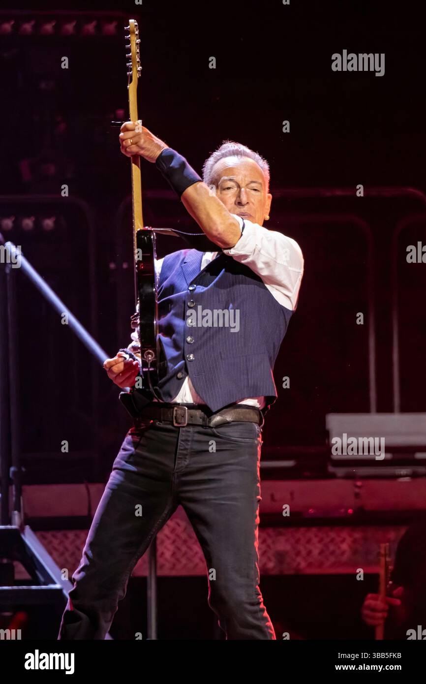 Manchester, England, 14th May, 2025. Bruce Springsteen and the E Street ...
