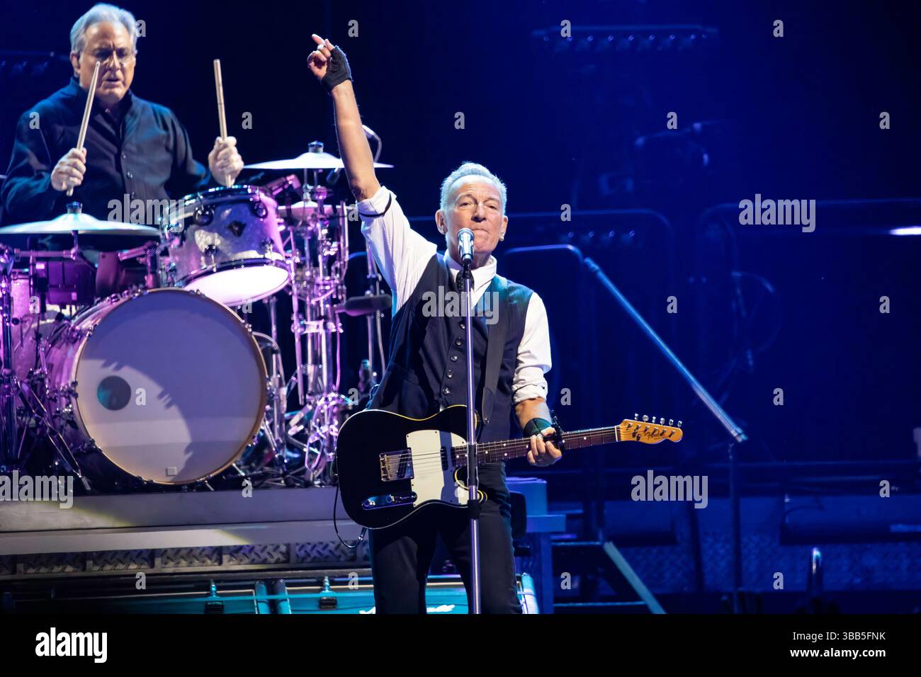 Manchester, England, 14th May, 2025. Bruce Springsteen and the E Street ...