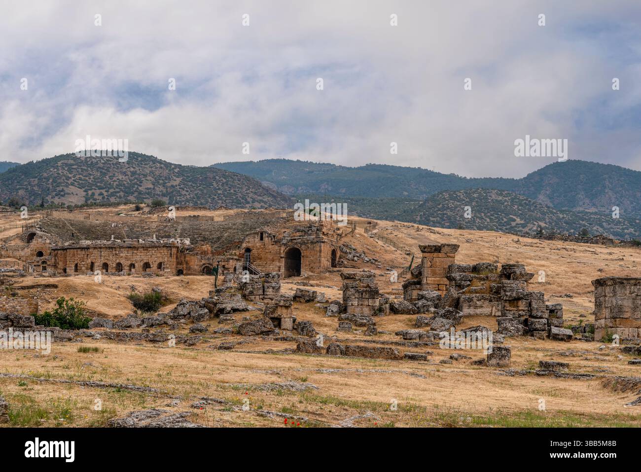 Ruins walls arches columns hi-res stock photography and images - Alamy