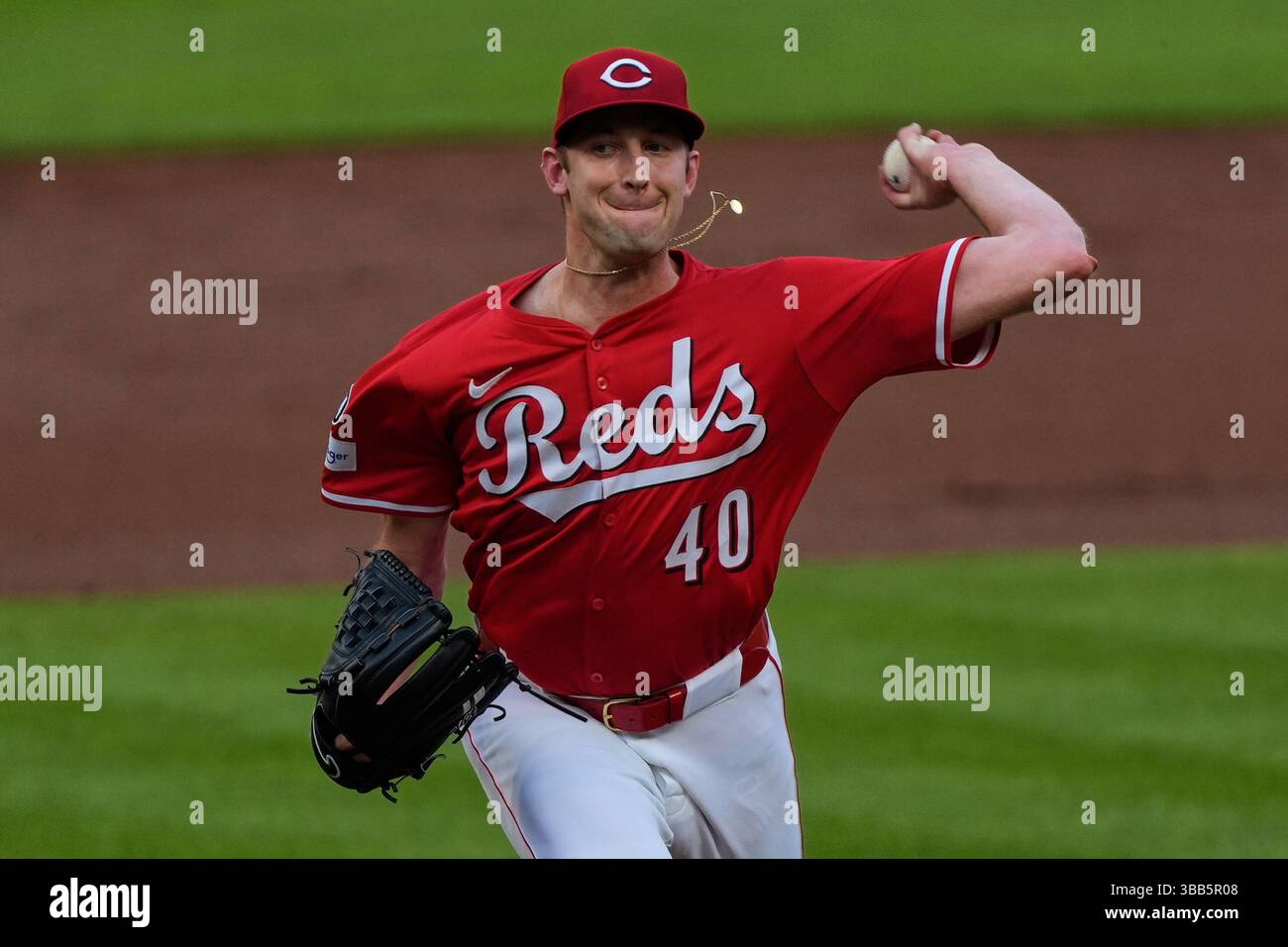 Cincinnati Reds pitcher Nick Lodolo (40) throws during baseball game ...