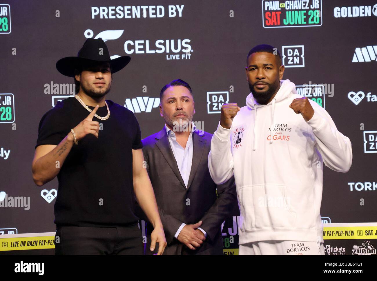 Gilberto 'Zurdo' Ramírez, Oscar De La Hoya and Yuniel Dorticos at Jake ...