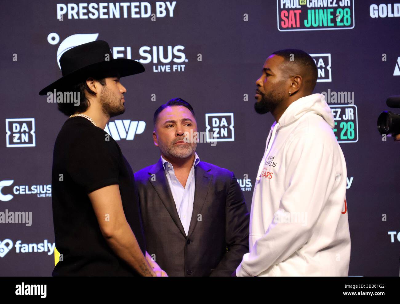 Gilberto 'Zurdo' Ramírez, Oscar De La Hoya and Yuniel Dorticos at Jake ...