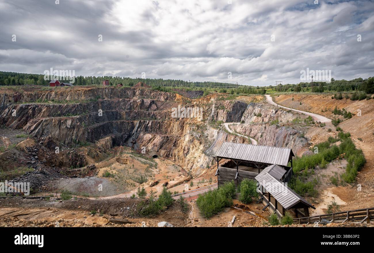 Day visitors can observe the vast Great Pit created by a mining ...