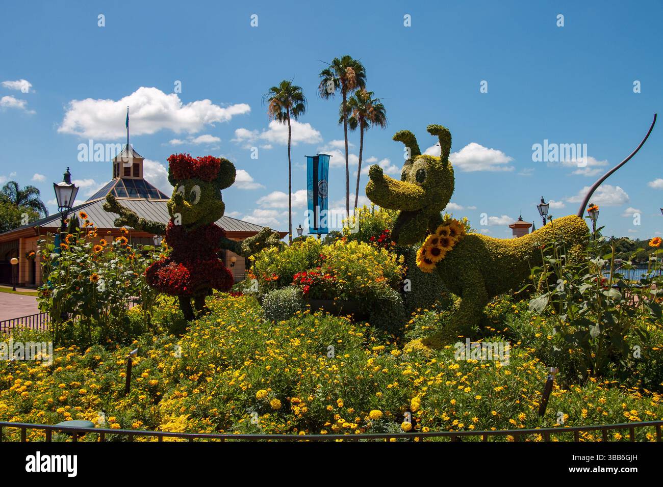 The Minnie Mouse and Pluto cartoon character at the flower and garden ...