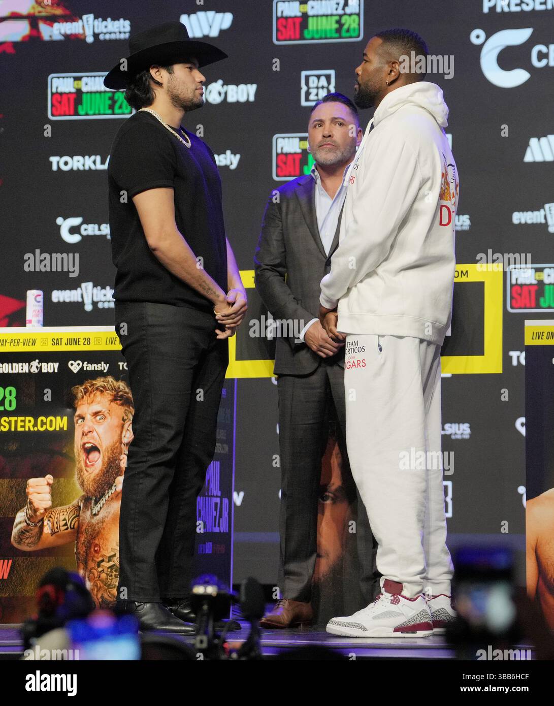 Los Angeles, USA. 14th May, 2025. (L-R) Gilberto 'Zurdo' Ramírez, Oscar ...