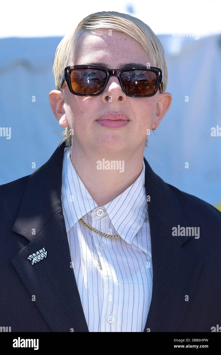 Cannes, Frankreich. 14th May, 2025. Molly Manning Walker poses at the ...
