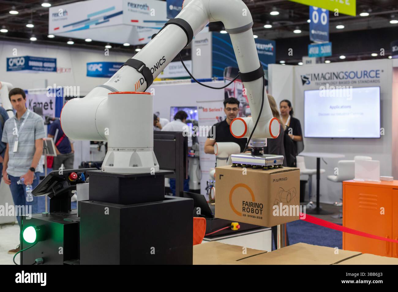 Loading 2025 hi-res stock photography and images - Alamy