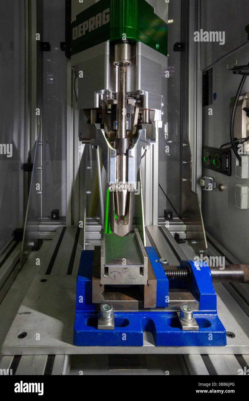 Screwdriving technology hi-res stock photography and images - Alamy