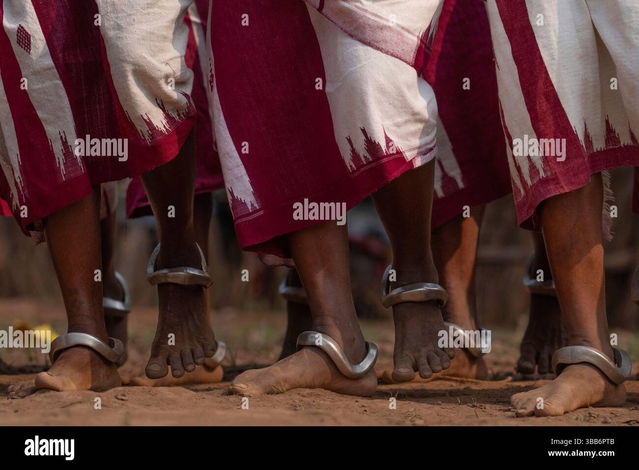 Members of the Durua tribe, part of India's Indigenous Adivasis ...