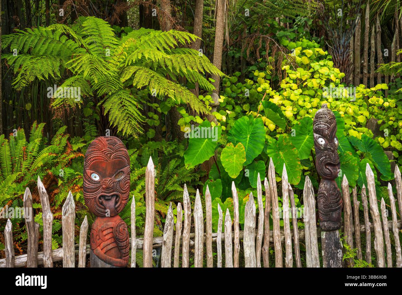 Maori carvings in Te Parapara Garden, Hamilton Gardens, Hamilton, North ...