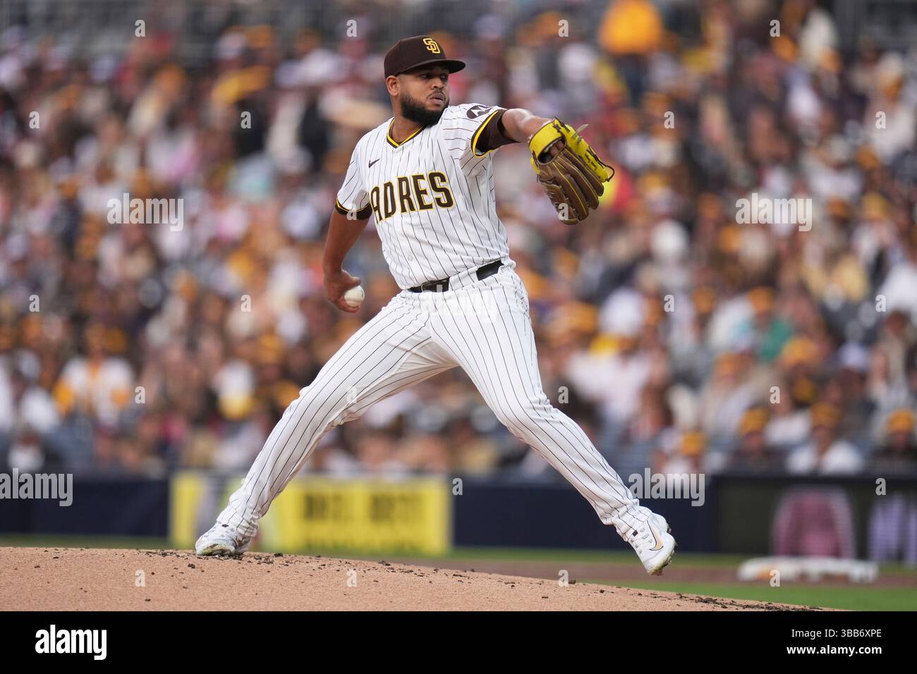 San Diego Padres starting pitcher Randy Vasquez works against a Los ...