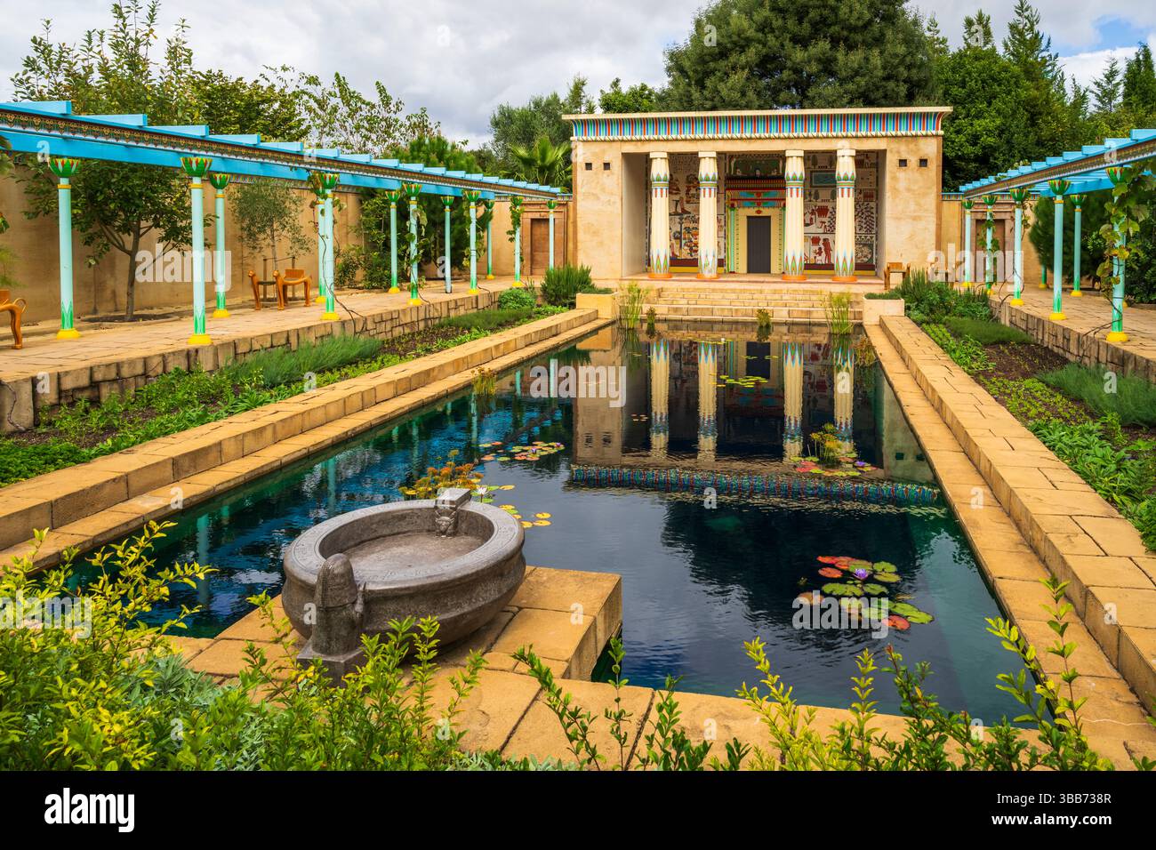 Reflection pool at the Ancient Egyptian Garden, Hamilton Gardens ...