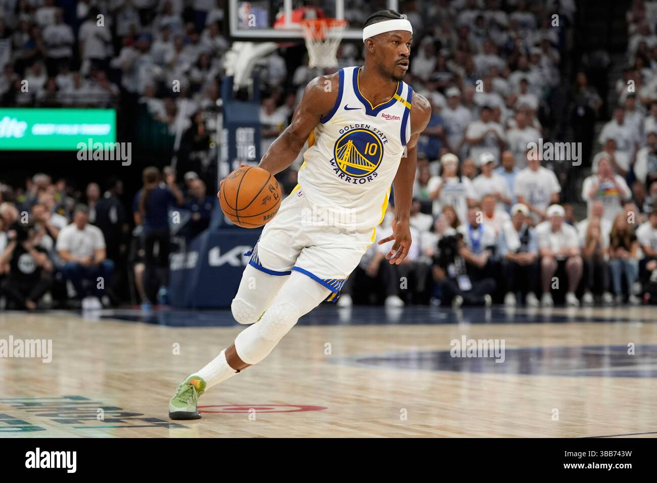 Golden State Warriors forward Jimmy Butler III (10) during the first ...