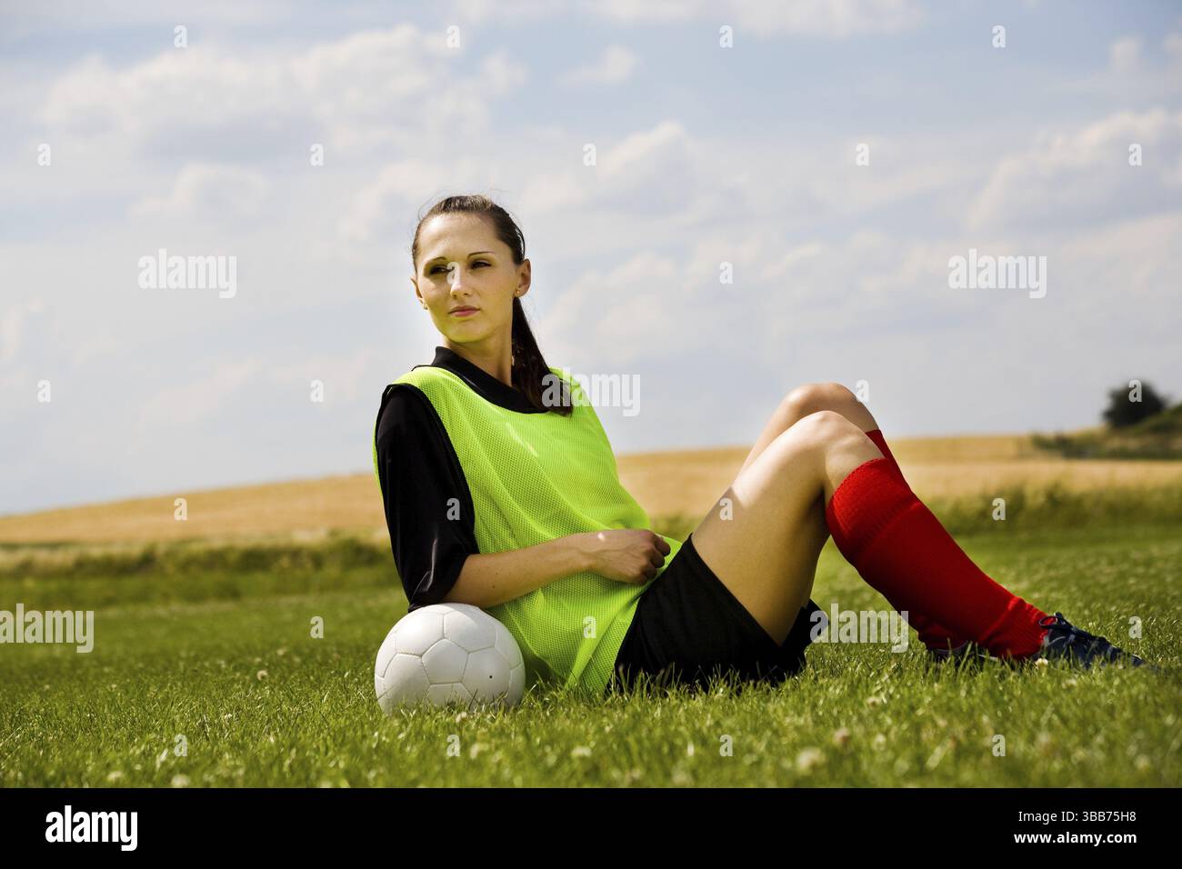 Female athletes playing football hi-res stock photography and images ...