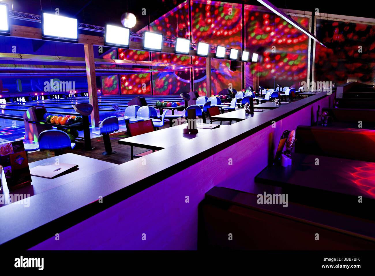 Bowling shot hi-res stock photography and images - Alamy