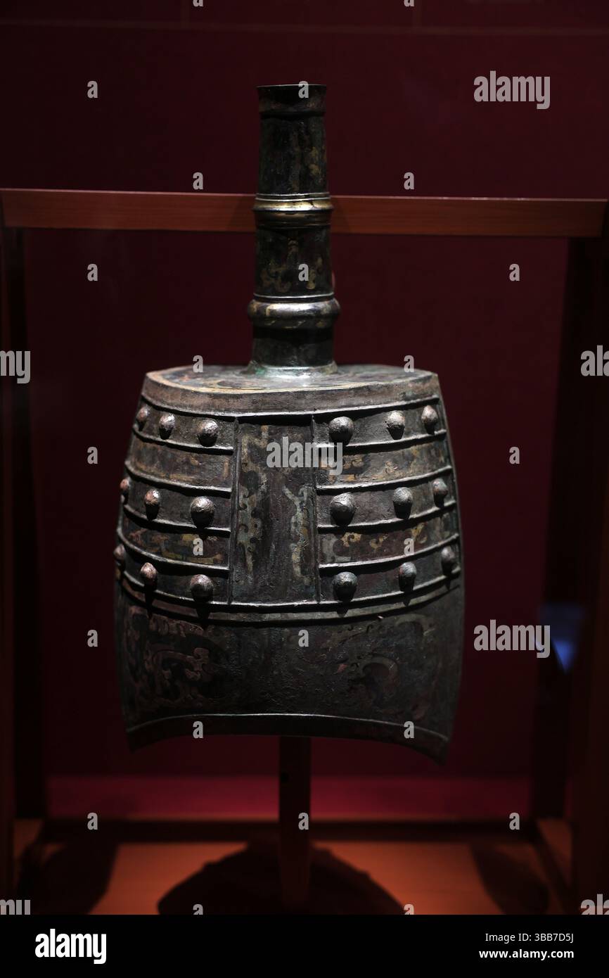 Western Han dynasty bronze bell yongzhong excavated in the tomb of the ...