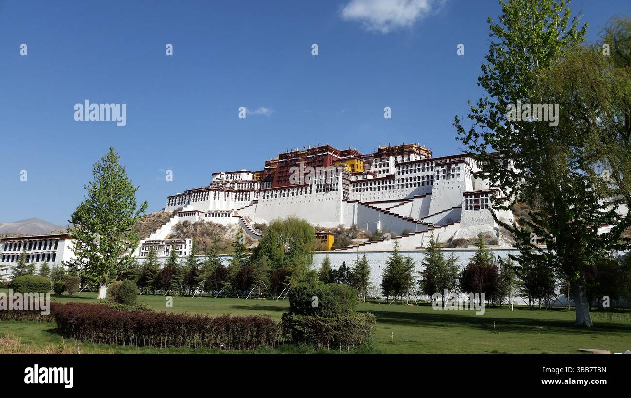 Potala Palace and Jokhang Temple: Sacred Tibetan Landmarks in Lhasa ...