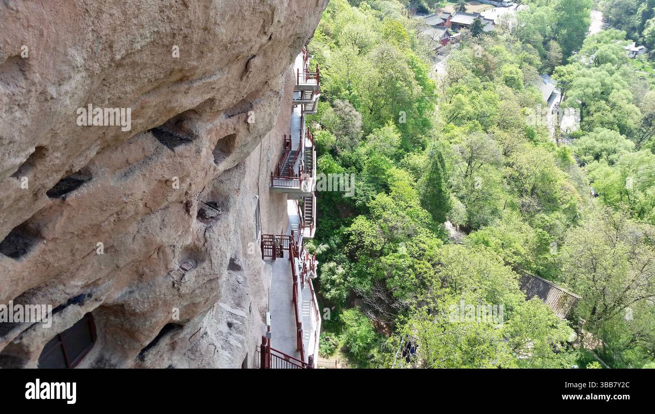 Maijishan Grottoes: Ancient Buddhist Sculptures on the Cliffside of ...